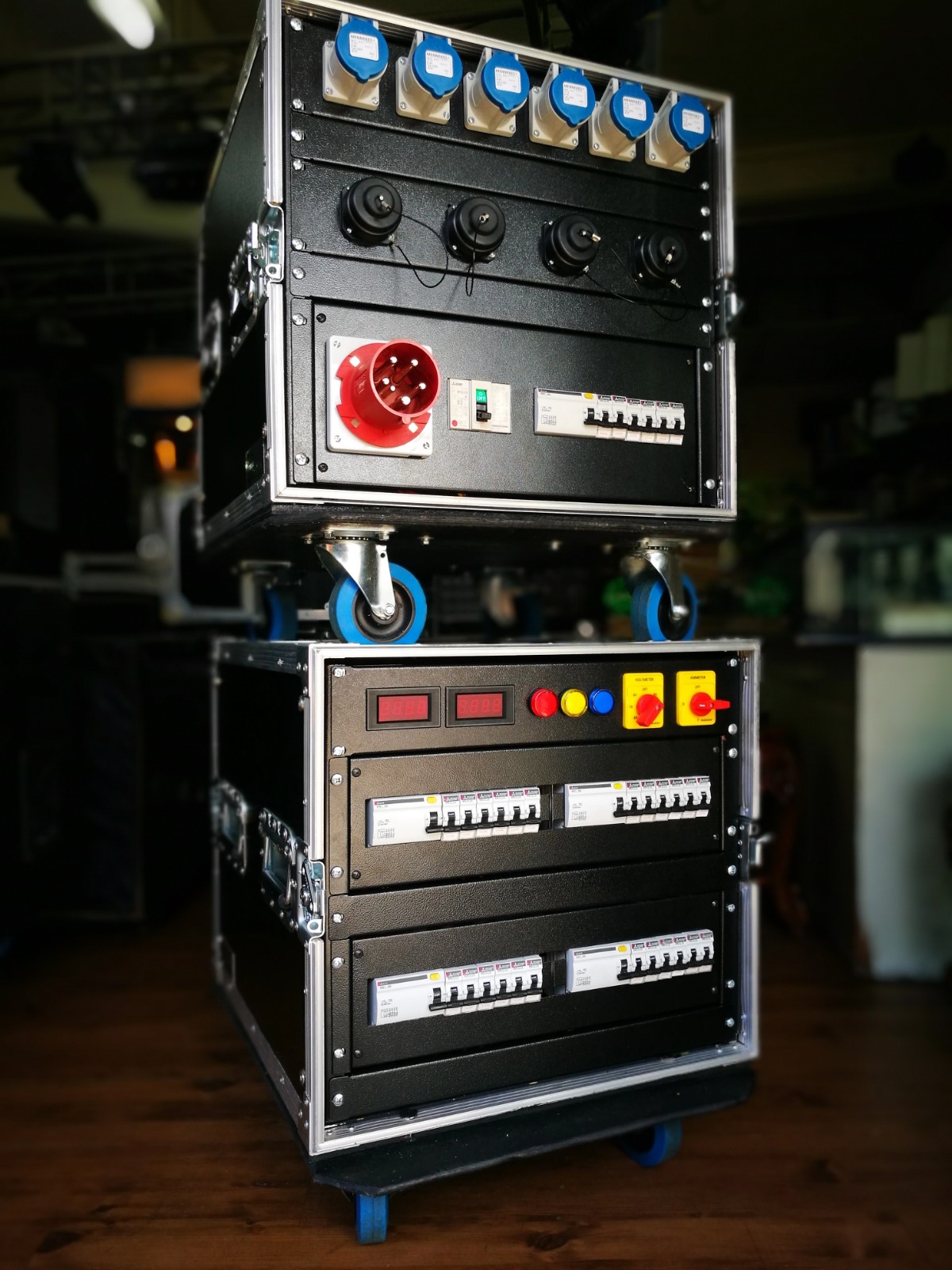 PowerSAV 63A/240v WITH 19PIN SOCKET POWER DISTRIBUTION BOX Portable ...