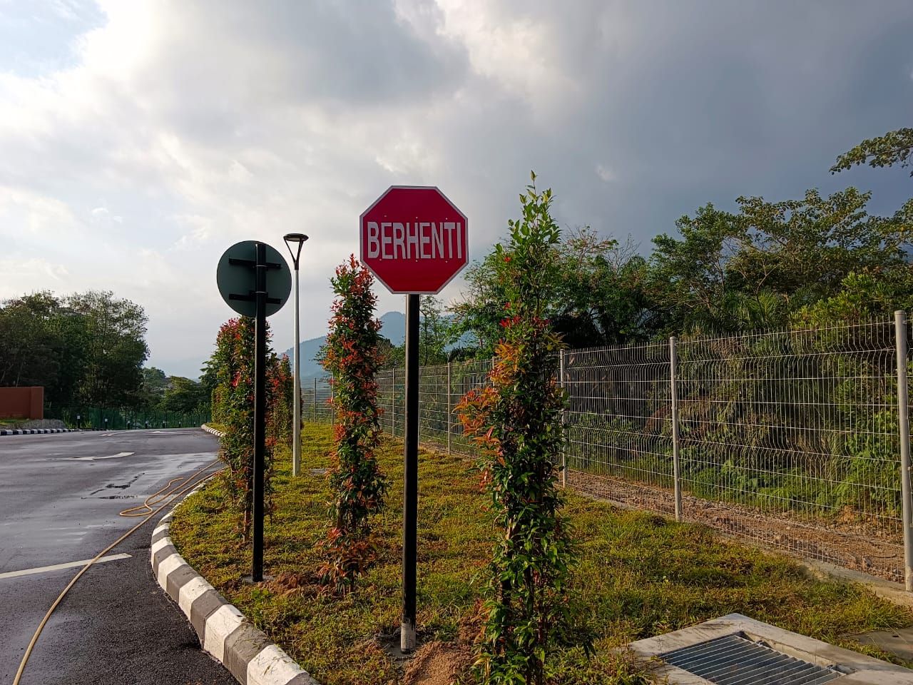 BERHENTI JKR ROAD STAND SIGNAGE AT IPOH PENANG PINANG MALAYSIA JKR ROAD ...