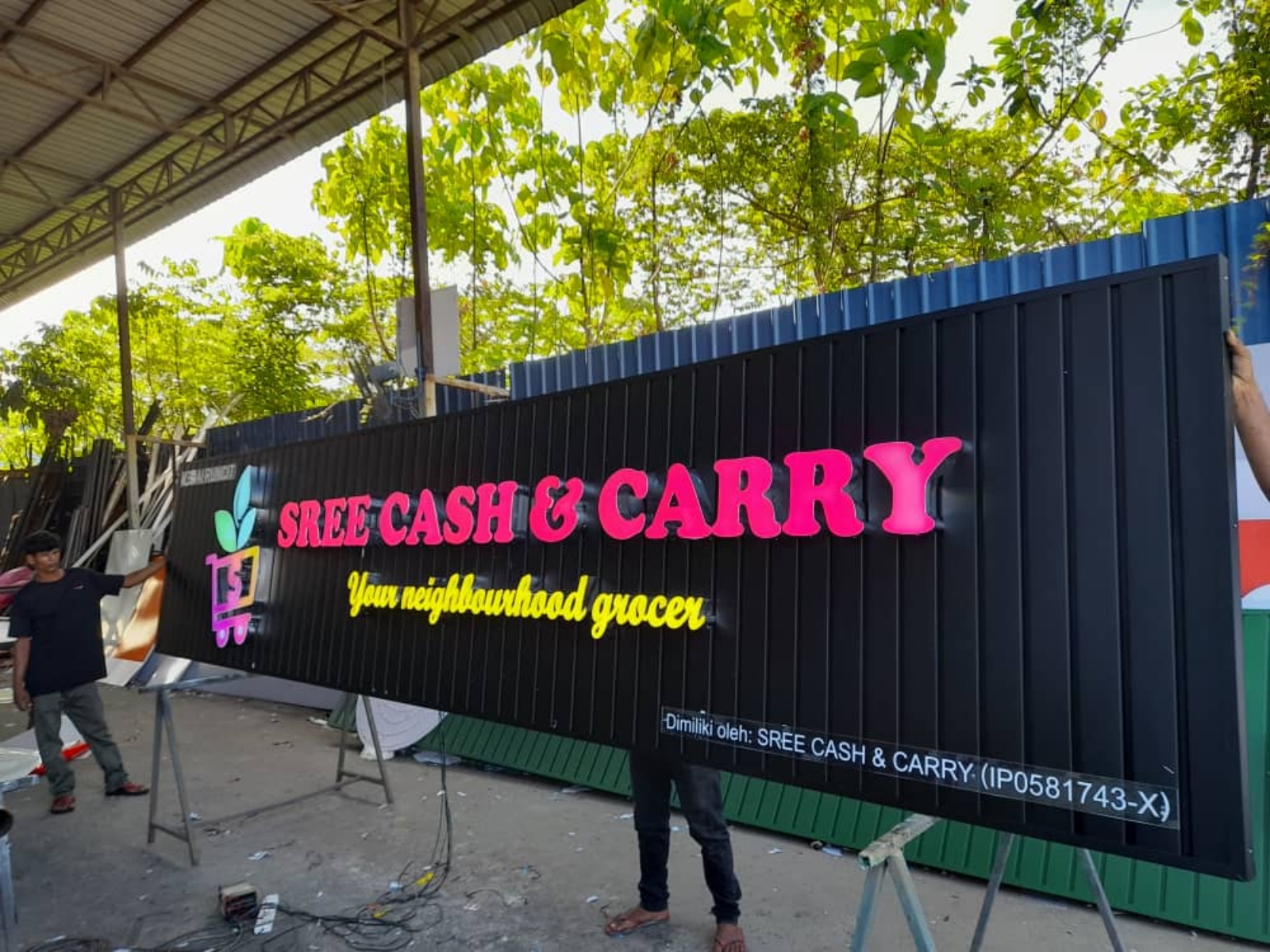Cash & Carry Aluminium Ceiling Trim Base With 3D LED Frontlit Lettering ...