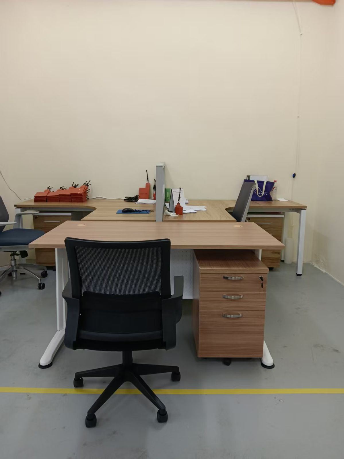 4 Person Workspace Office Table | Office Workstation Table | Office ...
