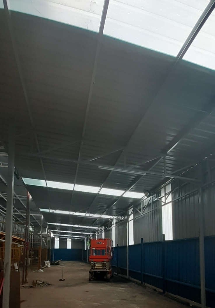 Warehouse Extension Metal Deck & Transparent Roofing In Factory Awning ...