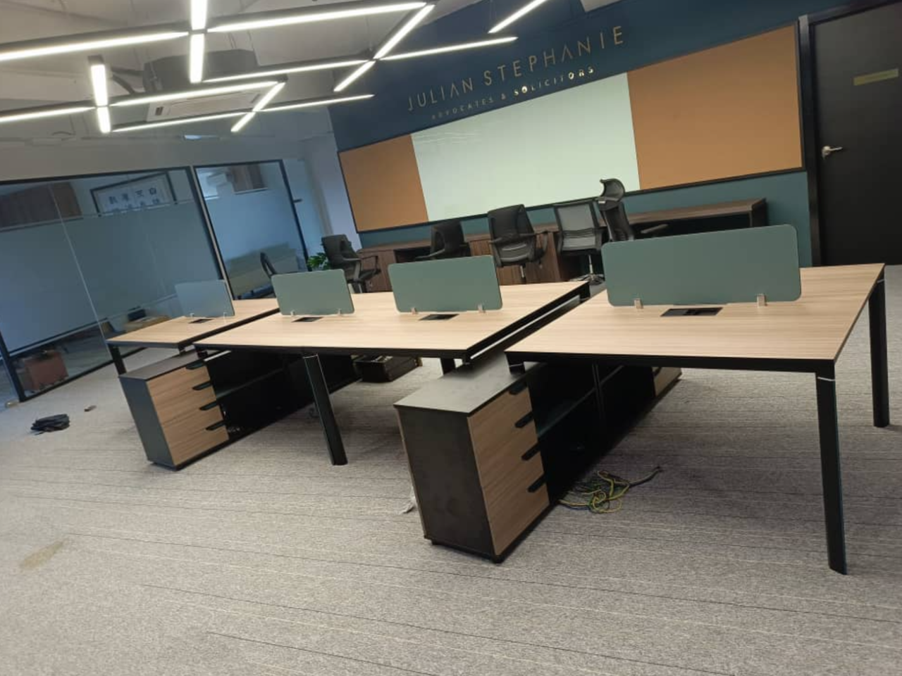 Office Furniture Kuang | Office Workstation Table Cluster Of 8 Seater ...