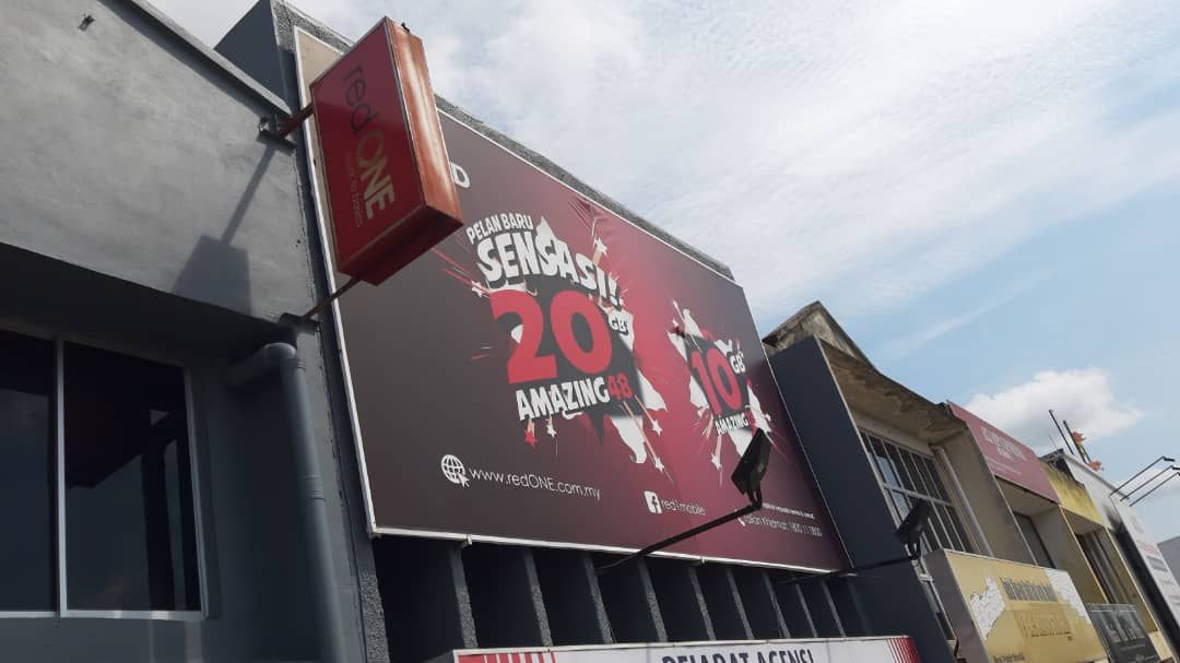 RED ONE GIANT BIG BILLBOARD SIGNBOARD SIGNAGE AT CHALOK TERENGGANU ...