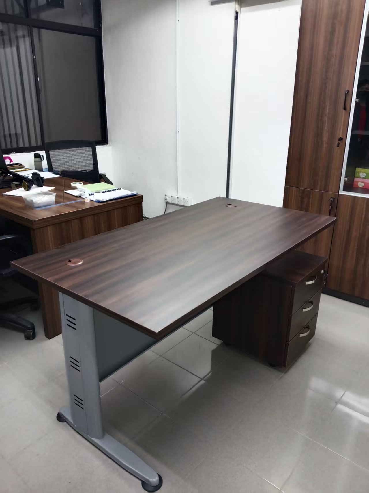 SH-QT Modern Office Table Set With Mobile Pedestal | Office Furniture ...